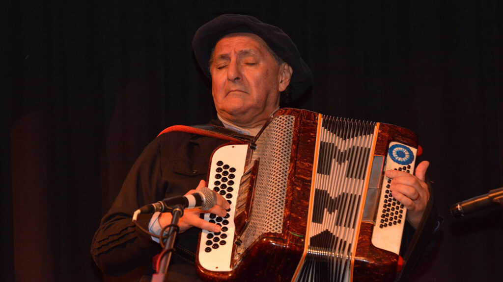 MONCHITO VIEJO NOMÁ – El Cairo